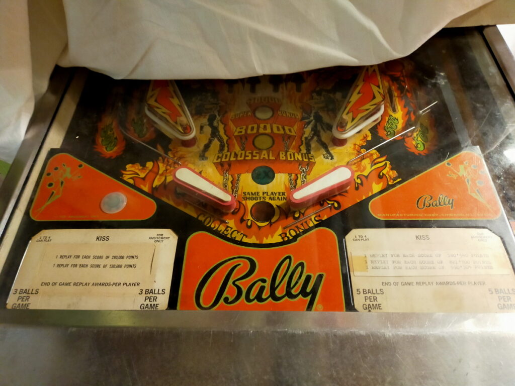 KISS Bally Pinball Machine (original logo) – Eulenspiegel's KISS ...